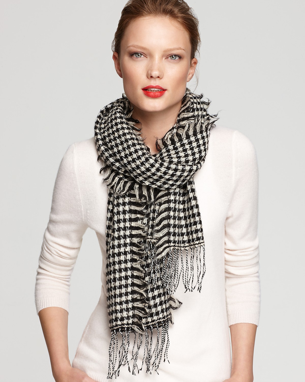 Mau Tampil Gaya dengan Syal? Yuk Intip 8 Cara Jitu Memakai Syal supaya ...