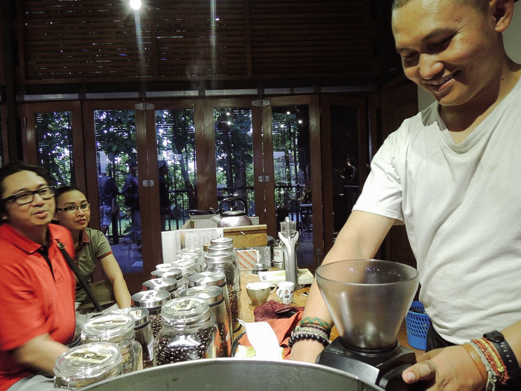 Klinik Kopi, Kedai Kopi Jogja Jadi Saksi Film AADC 2 - Tokopedia Blog