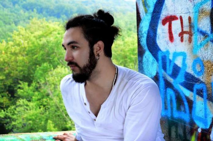8 Cara Merawat Rambut Gondrong / Panjang Pria - Tokopedia Blog