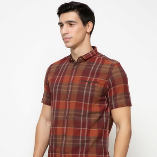 15 Merk Kemeja Pria Branded dan Terbaik untuk Tampil Berkelas