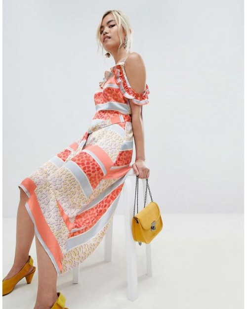 Mix and Match Midi Dress untuk Tampil Chic - Tokopedia Blog