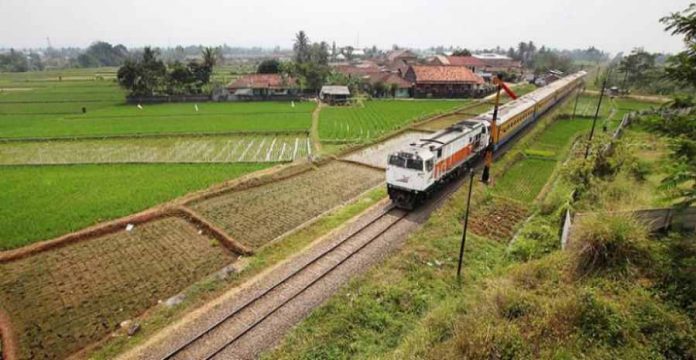 12 Jalur Kereta Api dengan Panorama Terindah - Tokopedia Blog