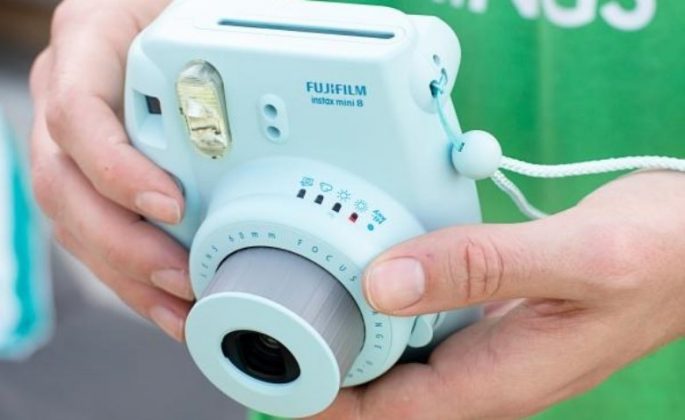 7 Kelebihan & Kekurangan Fujifilm Instax Mini 8 - Tokopedia Blog