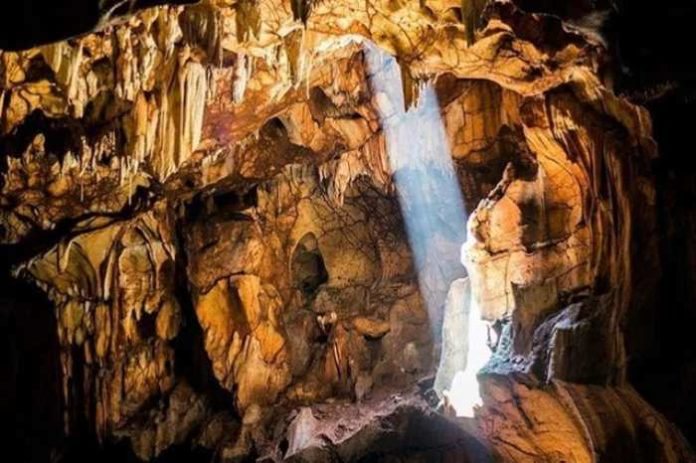 18 Destinasi Wisata Tuban Terbaru untuk Liburan - Tokopedia Blog