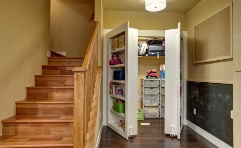 Manfaatkan Ruang Terbatas dengan 15 Desain Walk-in Closet Minimalis ...