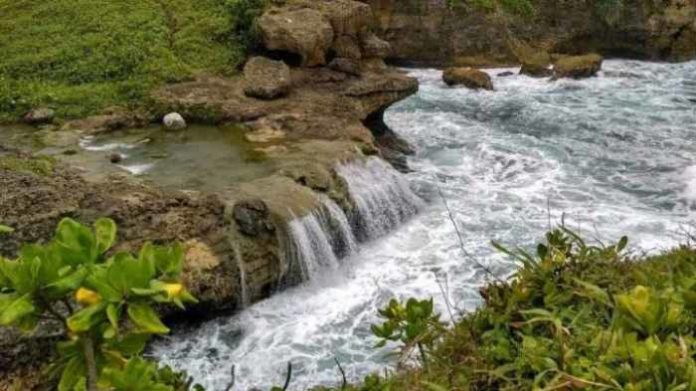 13 Pantai di Pacitan Paling Indah dan Menawan - Tokopedia Blog