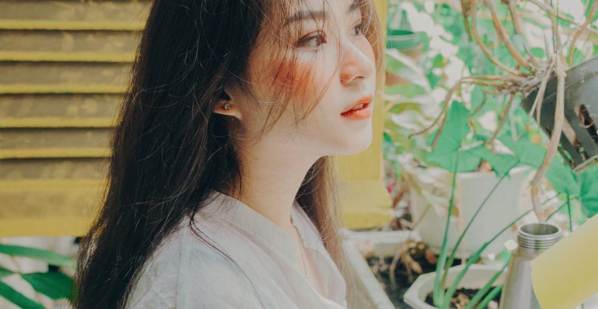 12 Rekomendasi Merk Blush On yang Bagus dan Awet