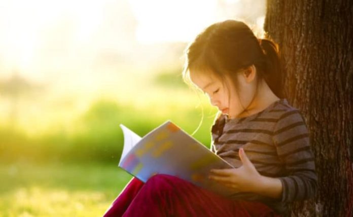 10 Tips & Cara Mengajari Anak Membaca yang Mudah dan Efektif