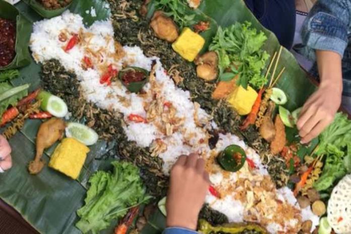 12 Hidangan Nasi Khas dari Seluruh Indonesia - Tokopedia Blog