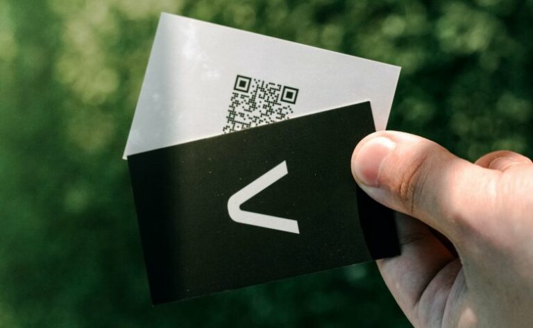 17 Desain Kartu Nama Minimalis dan Modern yang Eye-catching