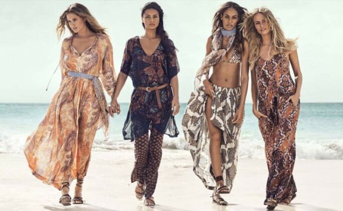 10 Inspirasi Fashion ke Pantai untuk Wanita Terfavorit, Tetap Gaya!