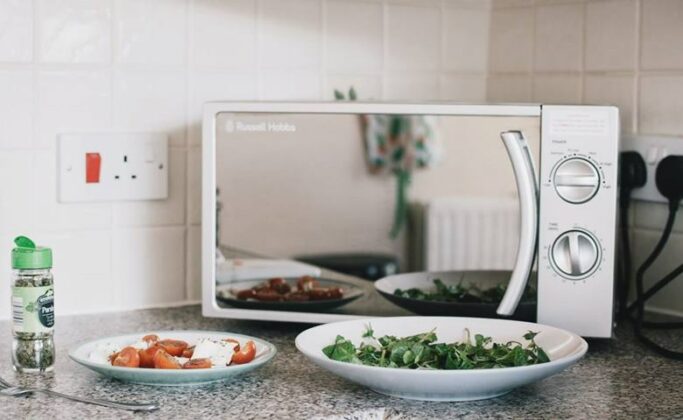 5 Merk Microwave Oven Terbaik: Masak Lebih Mudah - Tokopedia Blog