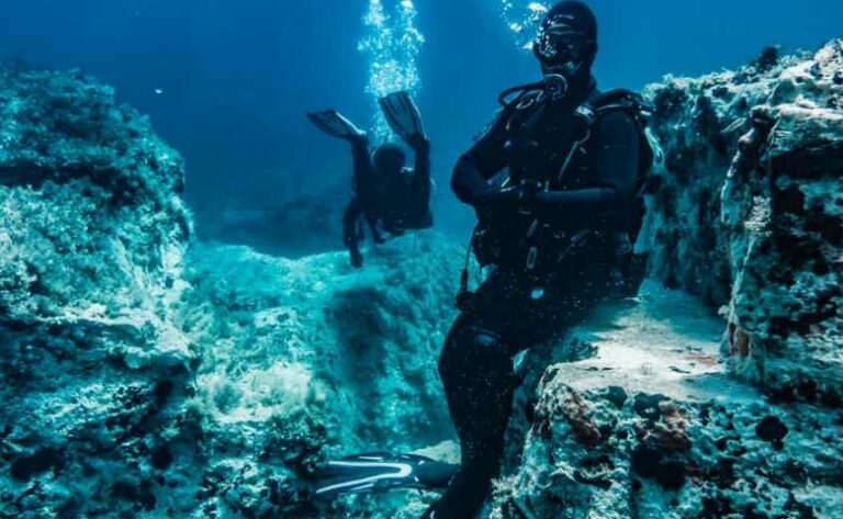 Apa Itu Scuba Diving? Simak Penjelasan Lengkapnya!