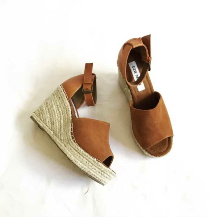11 Merek Sepatu Wedges Wanita Terbaik, Nyaman dan Awet