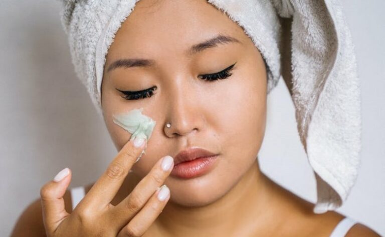 Apa Itu Clay Mask? Simak 13 Manfaat & Cara Penggunaannya!