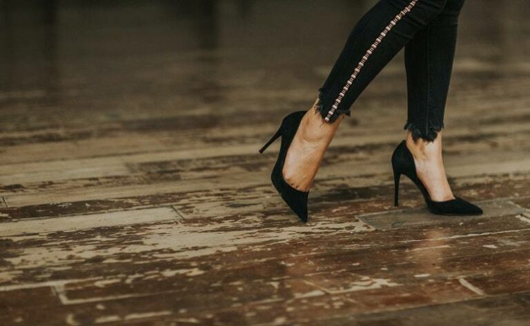 8 Merek Sepatu High Heels Ternyaman, Tampil Feminin & Stylish