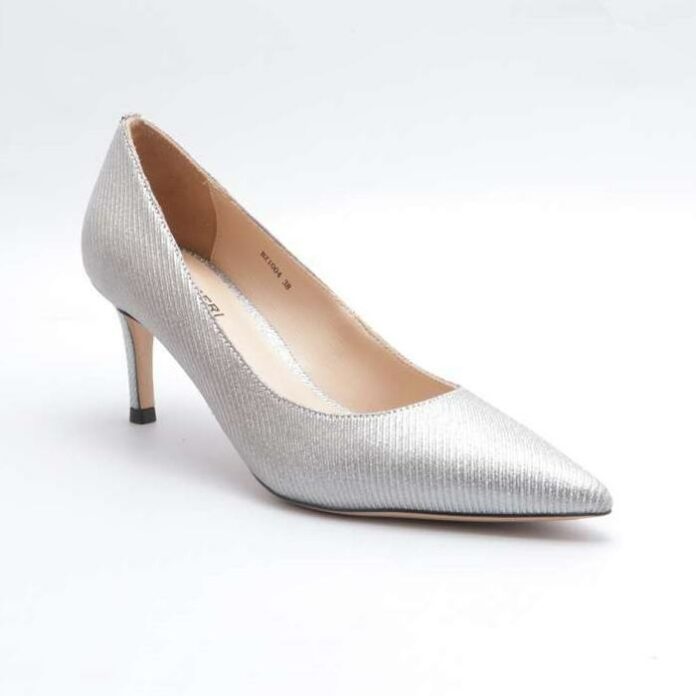 8 Merek Sepatu High Heels Ternyaman, Tampil Feminin & Stylish