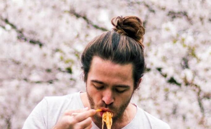 Rambut Panjang Pria: 15 Gaya untuk Berbagai Kepribadian