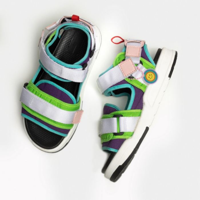 10 Merk Sandal Gunung Wanita yang Nyaman dan Stylish