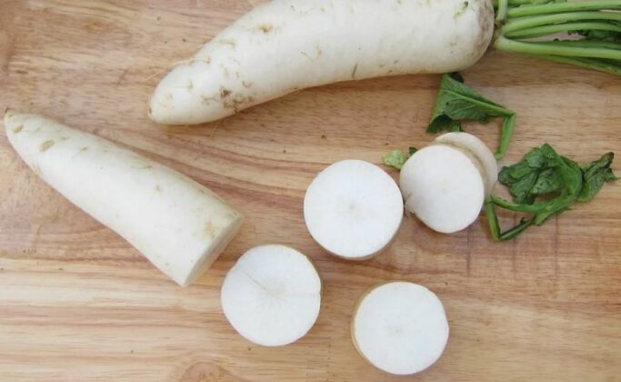 11 Manfaat Lobak Putih: Tinggi Serat, Alternatif Diet