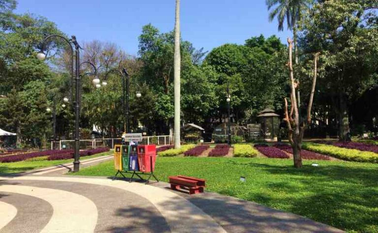 10 Taman di Bandung, Cocok untuk Piknik Bersama Teman & Keluarga