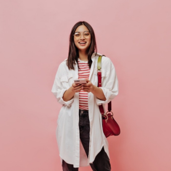 11 OOTD Kemeja Oversize, Tampil High Fashion dan Effortless