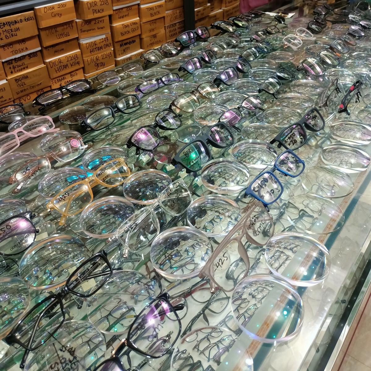 Toko Zee Eyewear Online - Produk Lengkap & Harga Terbaik | Tokopedia