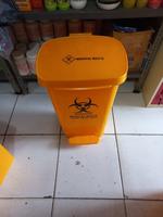 Jual Biohazart Medical Waste Dust bin Injak Pedal dan Tutup Goyang ...