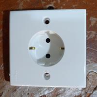 Jual Stop Kontak Clipsal Schneider Classic Terbaik - Harga Murah Juni ...