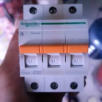 Jual Mcb 3 Phase 32 Ampere Terbaik - Harga Murah Juni 2024 & Cicil 0%