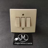 Jual Saklar Triple Broco Terbaik - Harga Murah Mei 2024 & Cicil 0%