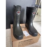 Jual Sepatu Anti Listrik Terbaik - Harga Murah Februari 2024 & Cicil 0%