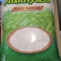 Beras Maknyuss: Nasi Pulen Berkualitas 2024