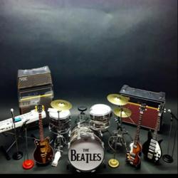 Jual The Beatles Band Papercraft - Kab. Bekasi - Papercraft Tiviti ...