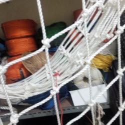 Jual jaring pengaman safety net bahan nilon 6 mili lubang 15 cm x 15 cm ...