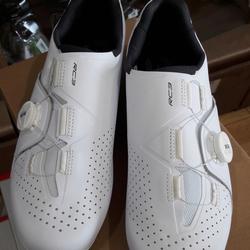 Jual SHIMANO RC3 SH-RC300 WHITE WIDE - Sepatu Cleat Road Bike - Kota ...