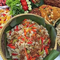 Jual Nasi Liwet Bakul Khas Sunda Menu Lengkap Paket Hemat 5 Orang ...