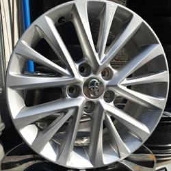 Jual Velg Original/OEM New Camry HEV R18 - Jakarta Pusat - edwin ...