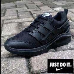 Jual Sepatu Pria Hitam Polos Full Black Tebaru Sneakers Sekolah Jordon ...