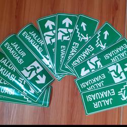 Jual STIKER SIGN K3 RAMBU JALUR EVAKUASI TANGGA KIRI KANAN 30 x 10 CM - A - C. - Kab. Cirebon ...