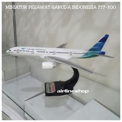 Jual Diecast Pesawat Garuda Indonesia Boeing B777-300ER 19 cm 1:400 ...