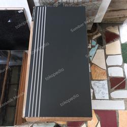 Jual Stepnosing Tangga Granit / Step Nosing Anti Slip 30x60 - Kota ...