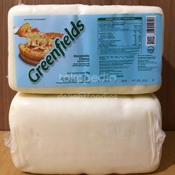 Jual Keju Mozarella Greenfields 1kg / Greenfields mozarella cheese ...