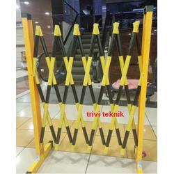 Jual safety expandable barrier board,palang pagar besi lipat Pembatas ...