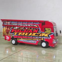 Jual miniatur mobil truk kayu truck oleng lampu terpal stiker besar ...