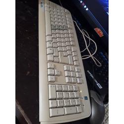 Jual PC - KEYBOARD PUTIH MERK GENIUS COLOKAN PS2 BAGUS JADUL - Jakarta ...