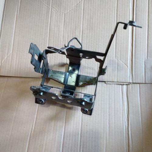 Jual besi dudukan tameng / dudukan aki vario 110 old karbu original ...