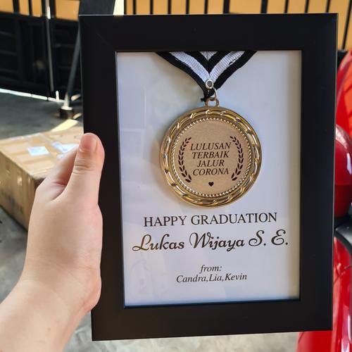 Jual Kado Frame Custom Penghargaan Medali - frame medali - Kota ...