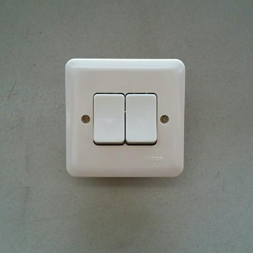 Jual Saklar lampu double / seri dalam tembok Brocco - Jakarta Utara ...