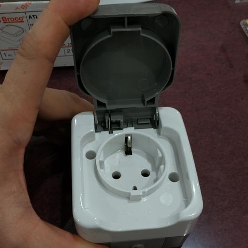 Jual stop kontak tempel outdoor waterproof brocco - Kota Jayapura ...
